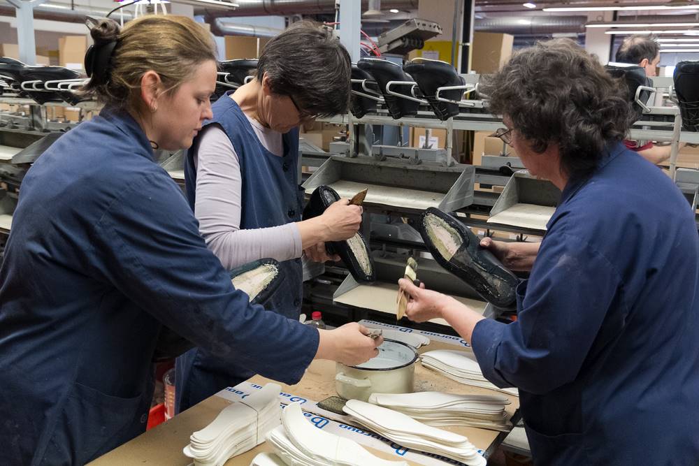 Ach jo, už to začíná. V Česku zkrachovala legendární firma. Zaměstnanci padli okamžitě na dlažbu ...